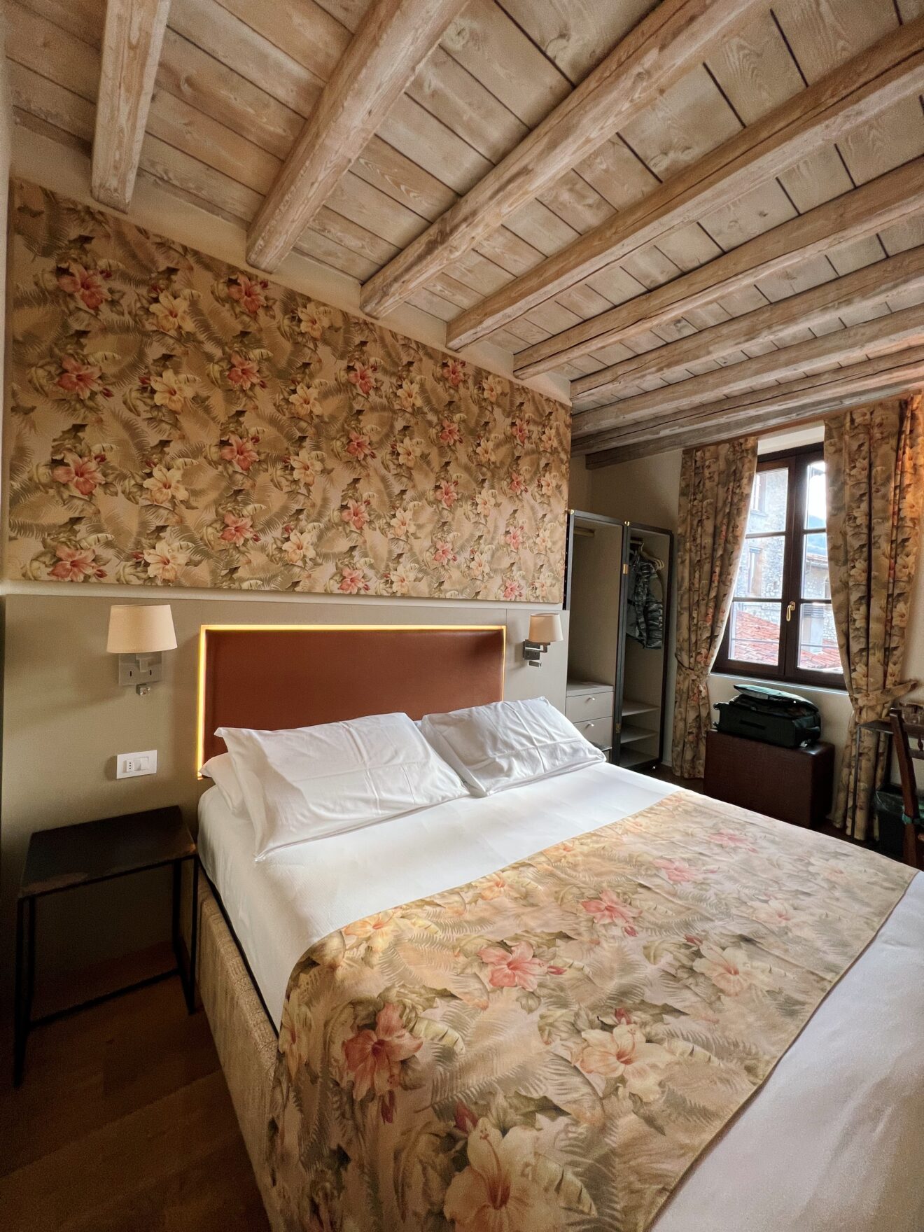 A Travel Guide to Italy: Explore the Best of Rome, Amalfi Coast, Milan ...